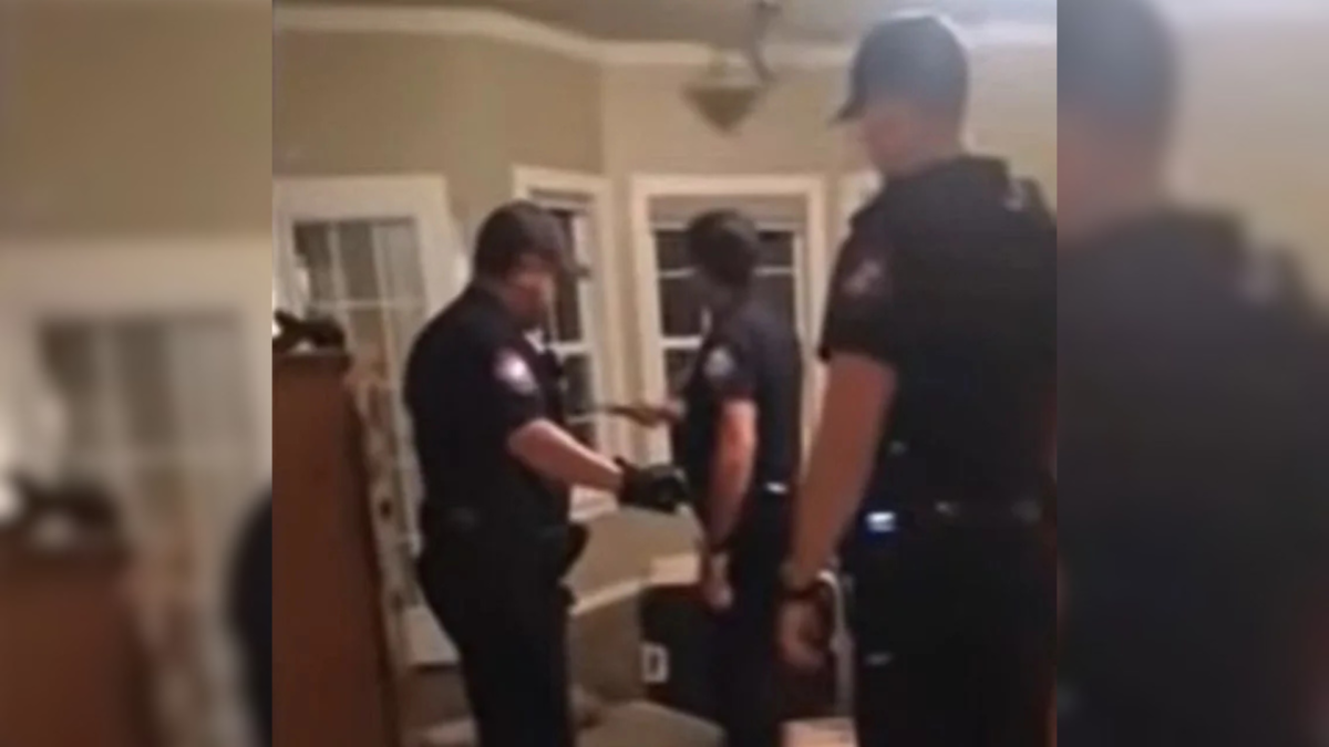 Oklahoma Police Walked Into A Bedroom Where A Wild Animal Was Hiding In ...